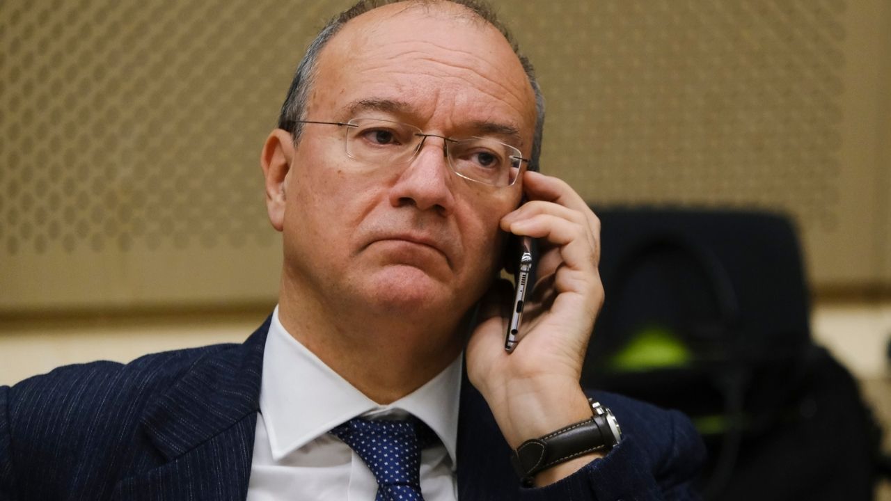 Chi critica le armi è perduto. Valditara contro il Cestes, con ...